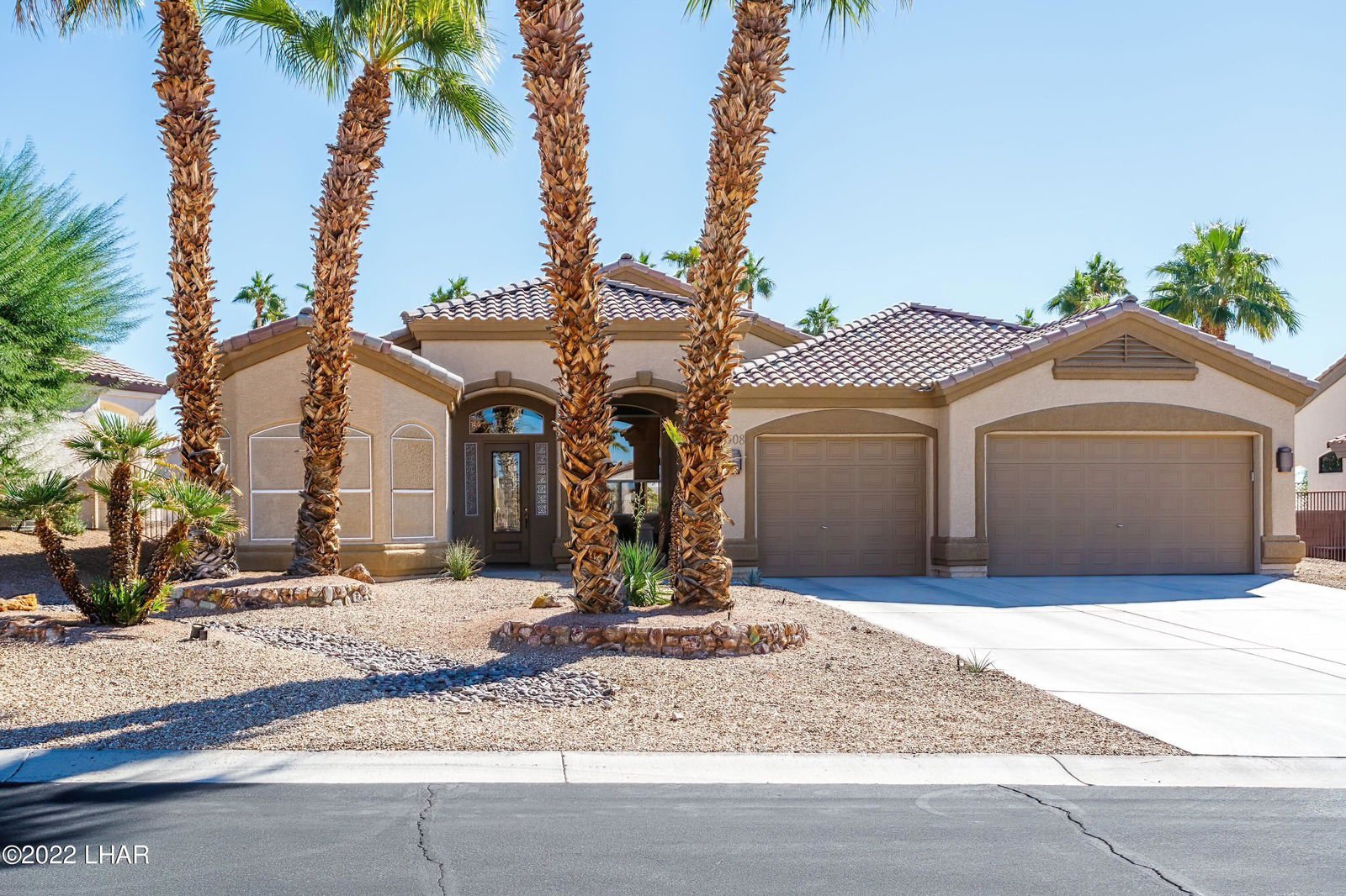 3908 N Hillington Ln, Lake Havasu City | MLS 1024975 | »» Call/Text: HavasuLew @ 928-846-6474