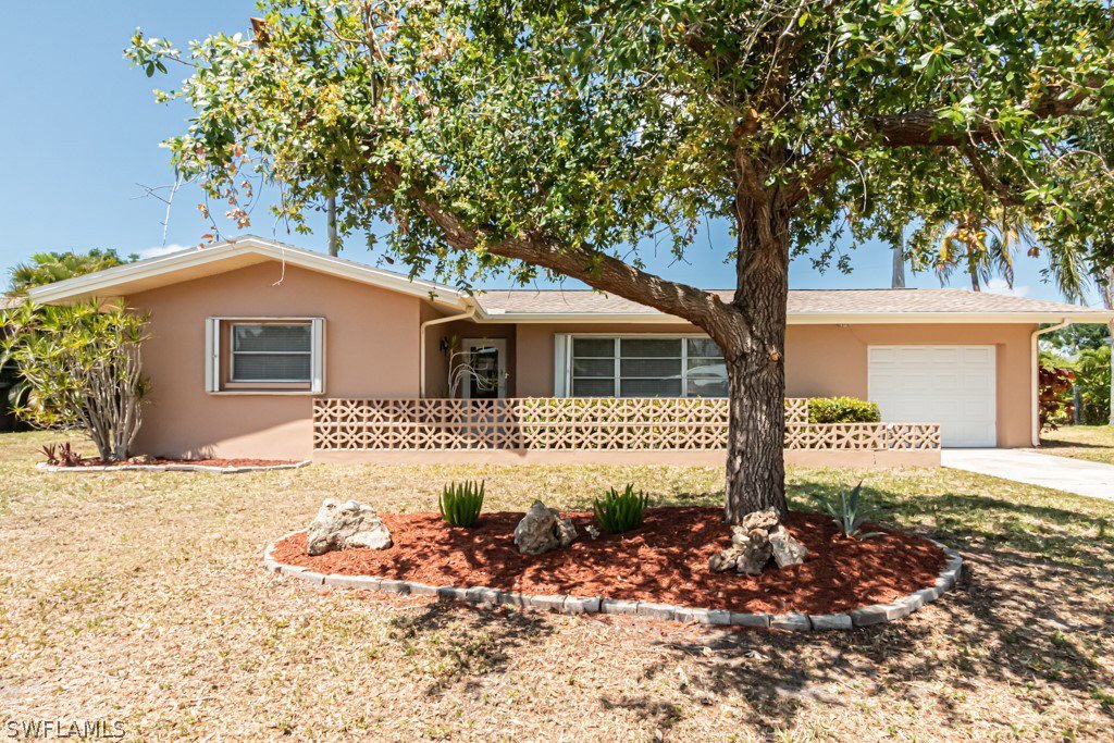 5218 Elm Court, Cape Coral, 33904