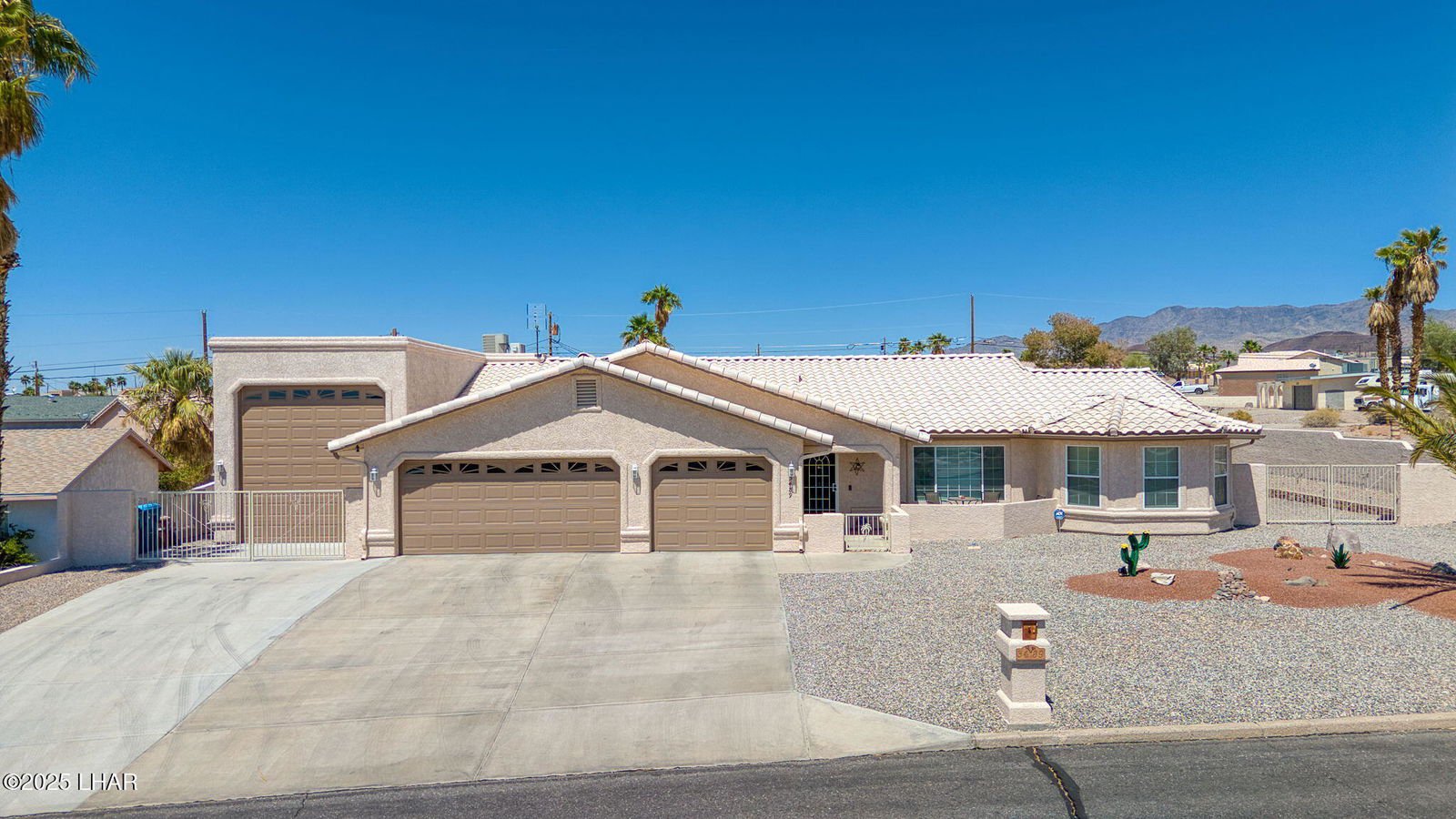 3489 Thunderhead Dr, Lake Havasu City | MLS 1035030 | »» Call/Text: HavasuLew @ 928-846-6474