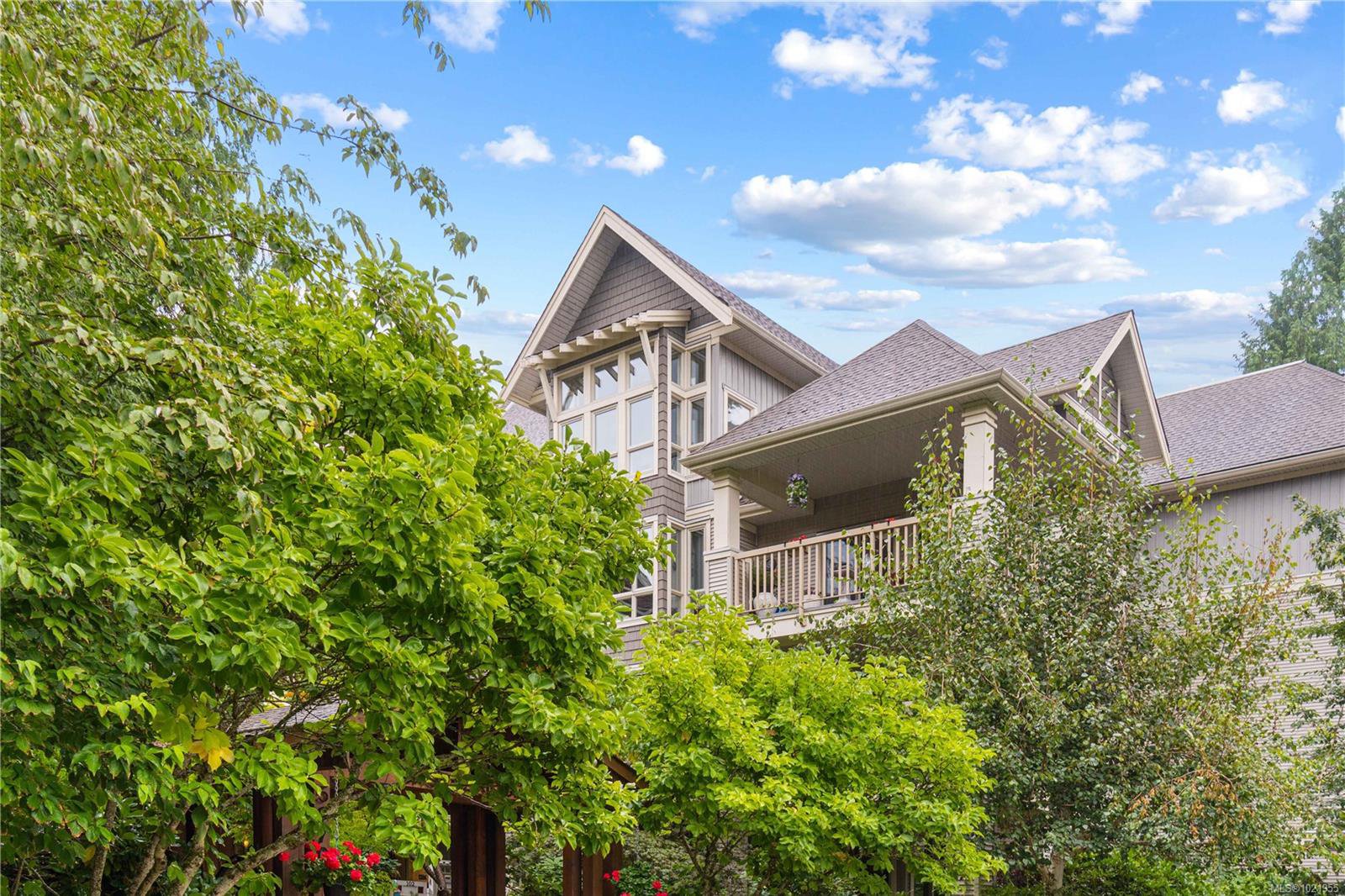 5670 Edgewater Lane Unit #202, Nanaimo, V9T 6K1