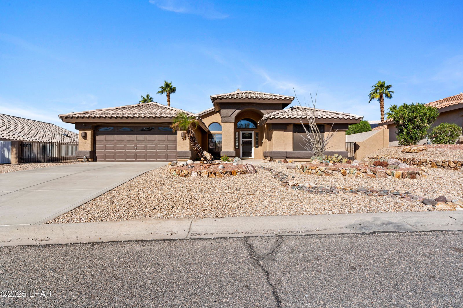 2413 Jacob Row, Lake Havasu City | MLS 1038001 | »» Call/Text: HavasuLew @ 928-846-6474
