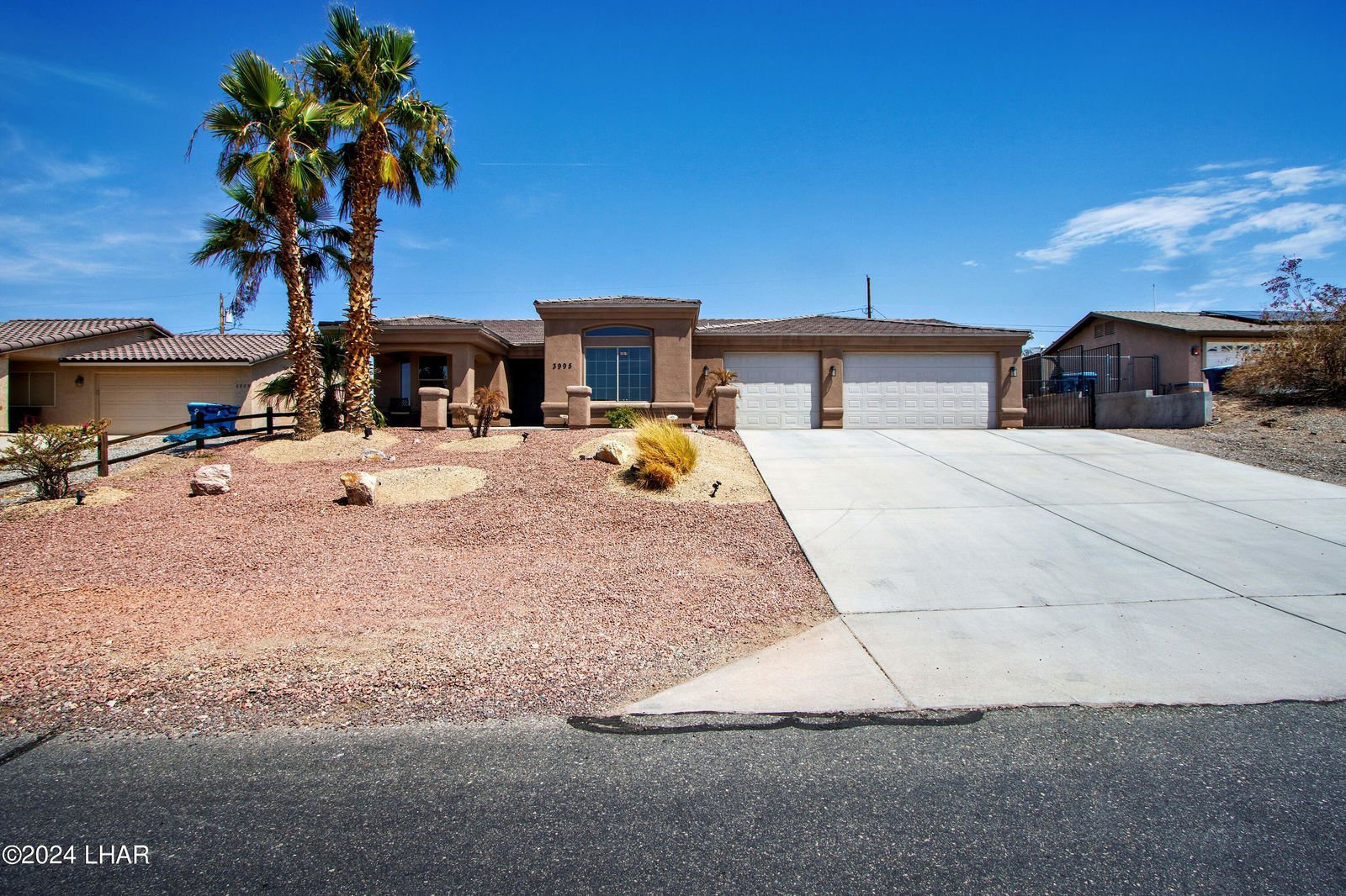 3995 Trotwood Dr, Lake Havasu City | MLS 1031690 | »» Call/Text: HavasuLew @ 928-846-6474