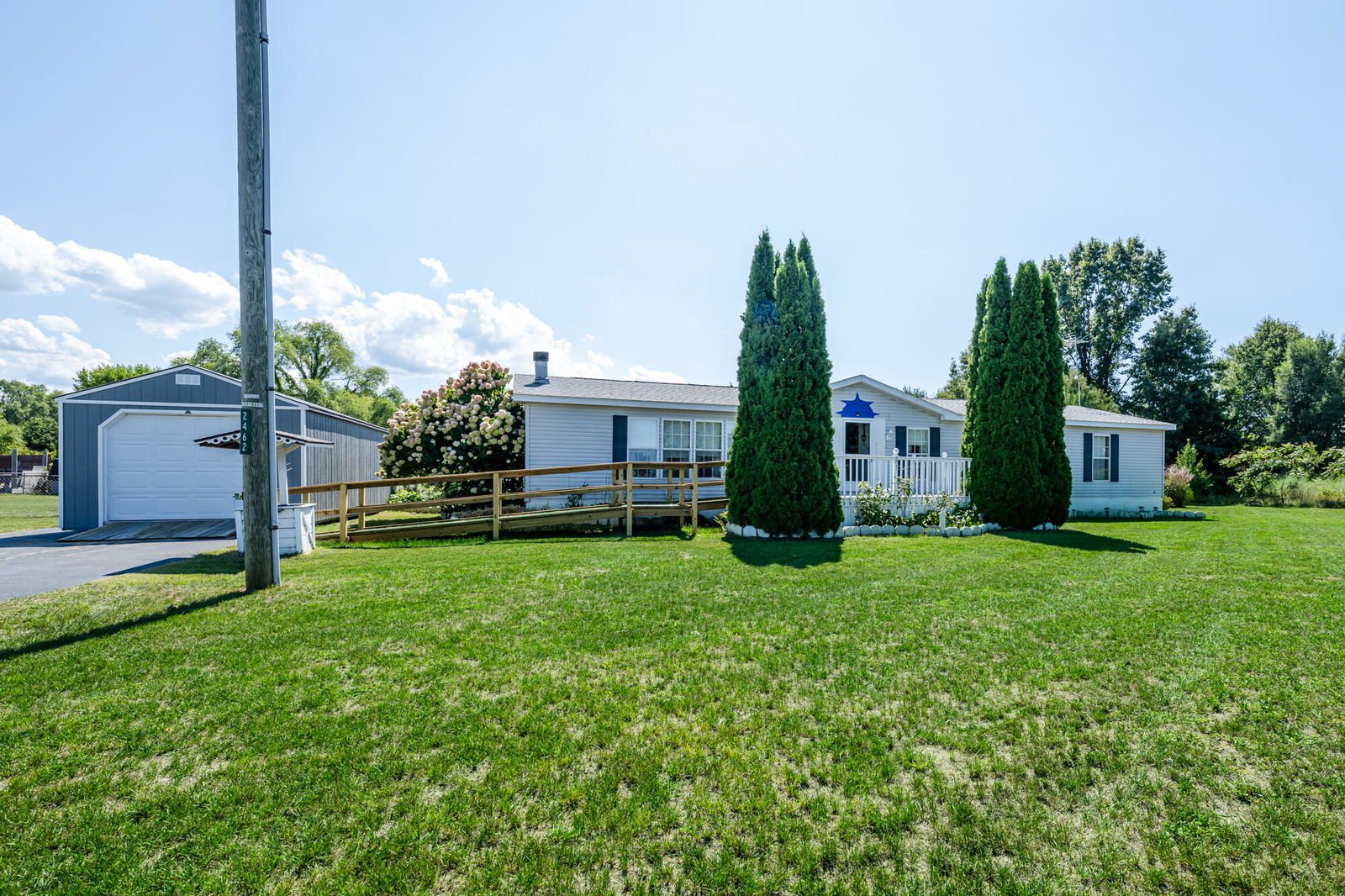 2462 Maple Lane, Benton Harbor MI 49022 Southwestern Michigan - S Berrien County MI MLS #25044864