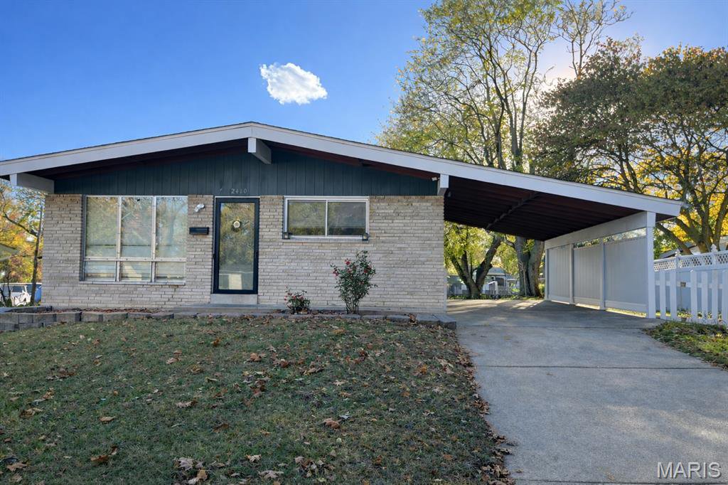 2410 Mockingbird Ln, St Louis, 63031
