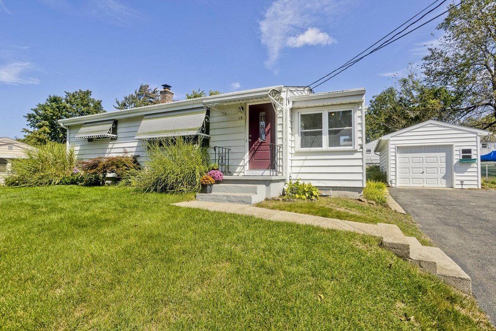 19 Dennis St, Springfield, 01118