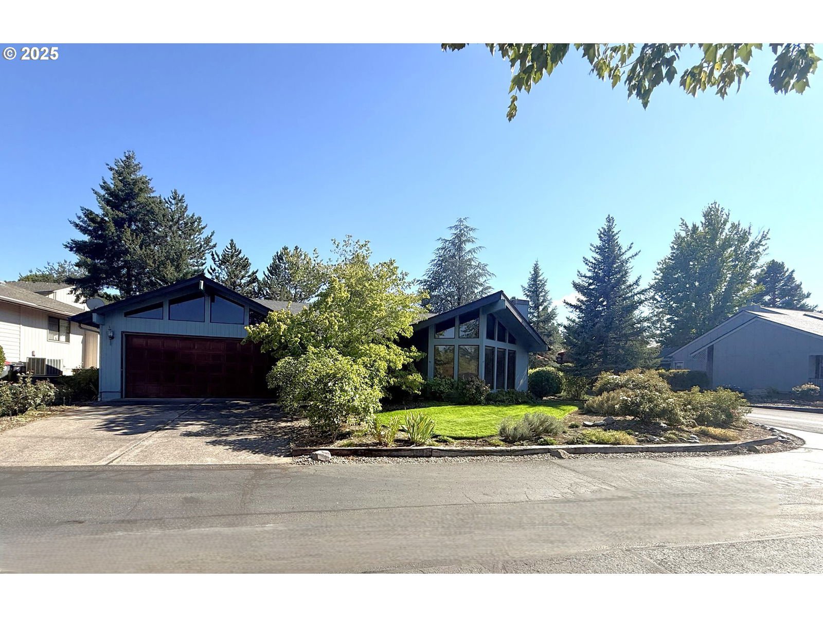 2462 SENATE WAY, Medford, 97504