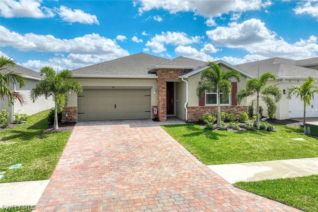 210 Spring Hill Lake Loop, Cape Coral, 33993