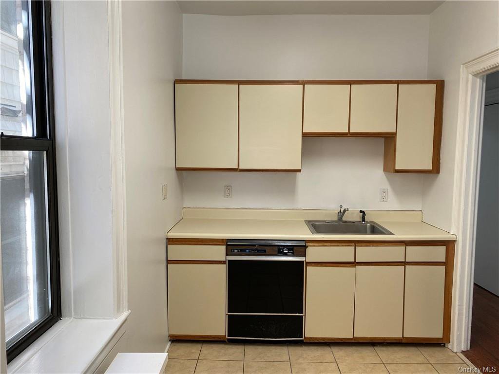 37 Hamilton Place Unit #1D, Tarrytown, 10591