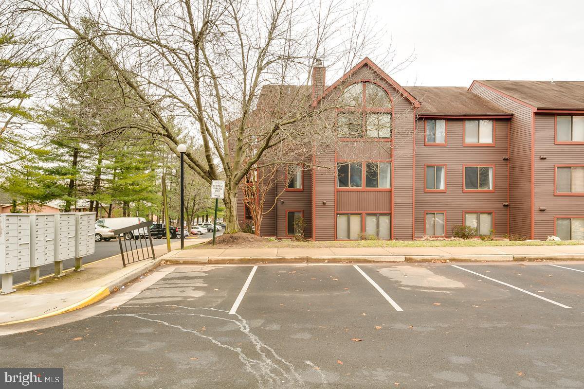 2810 Lee Oaks Place Unit #202, Falls Church, 22046